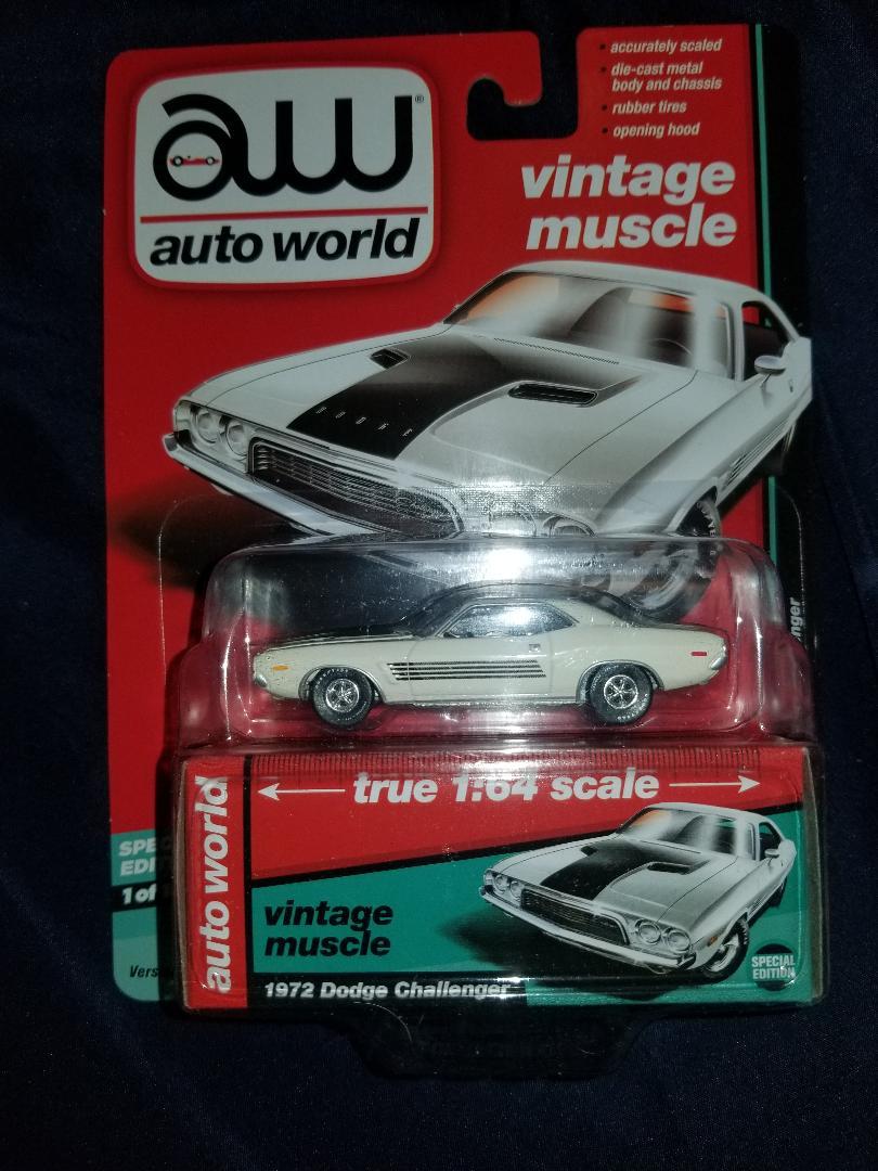 Autoworld 1972 Dodge Challenger | hobbyDB